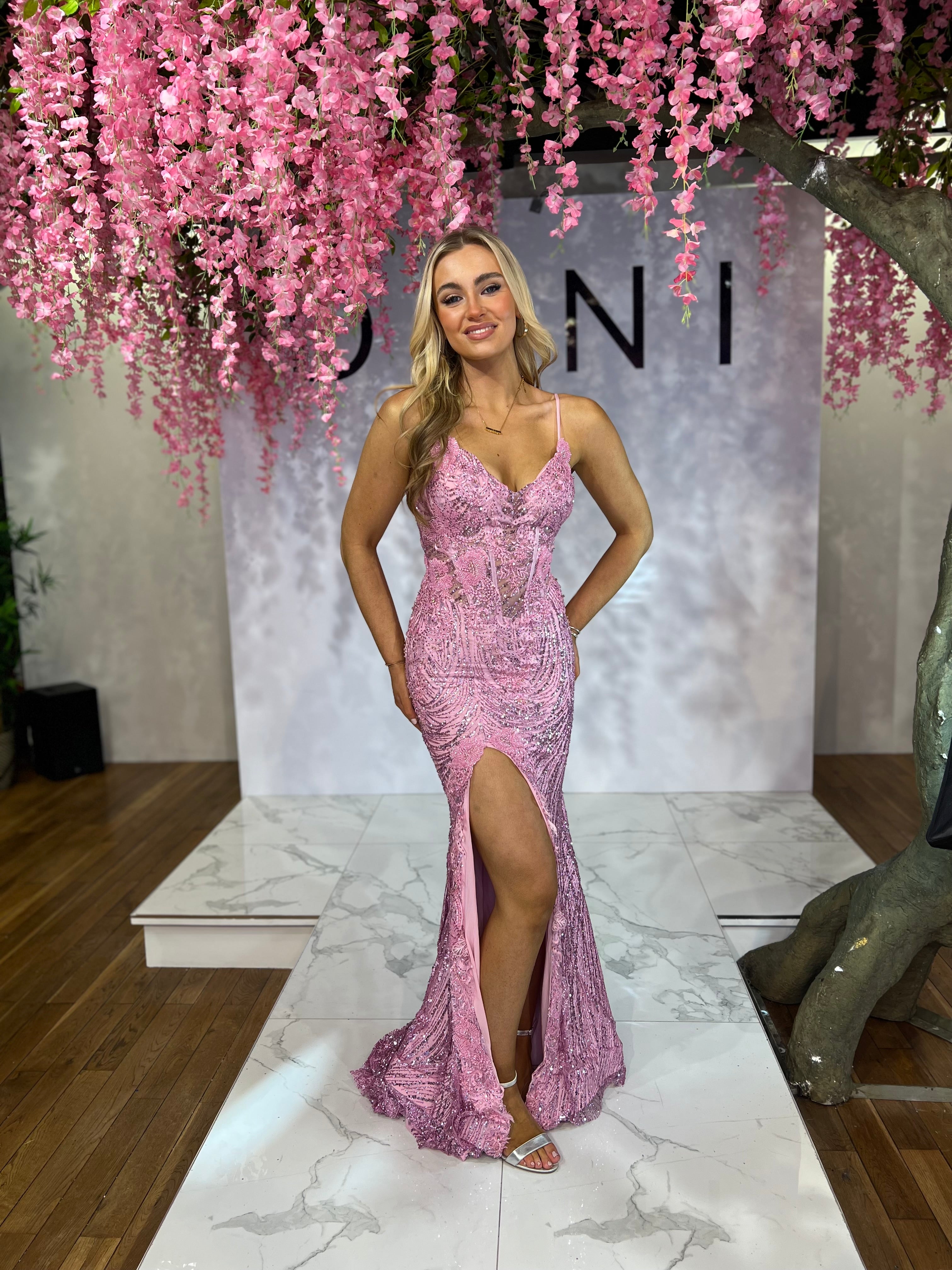 BROOKE CANDY PINK – DANI